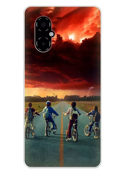 Бампер для Poco M4 5g Очень странные дела Stranger Things Майк Дастин Лукас и Уилл на трассе