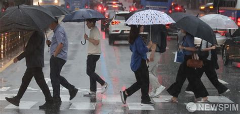 오늘날씨 Heavy Rain As Much As 100mm In Central Cloudy And Heatwave In