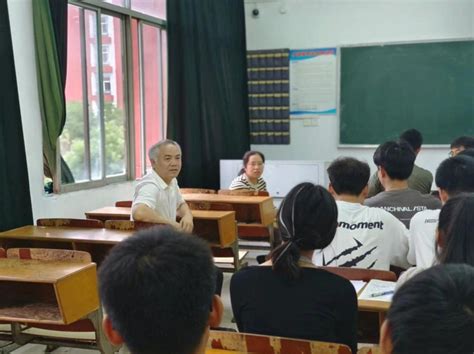校党委书记、校长曾晓春作为第二班主任参加我院20级农学班国庆安全主题班会