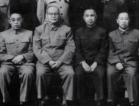 1958年粟裕被批，林、贺、罗这三位元帅，为何一言不发？叶帅会议工作