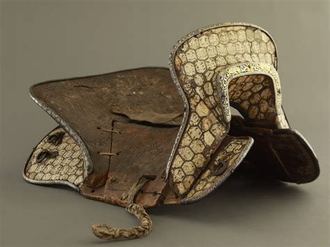 ВИДЕО Монгол залуусын харь нутгаас авч ирсэн Xiii зууны адууны шүдэн эмээл дэлхийд цор ганц