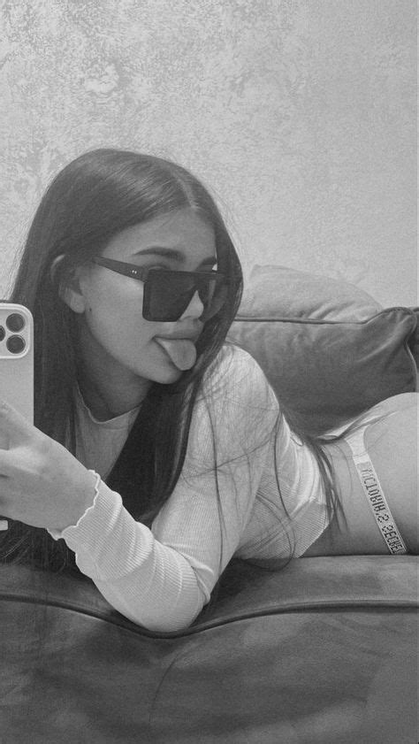 Фото на аву фото в зеркале девушка без лицв Kızlar Bikinili Kızlar Yaratıcı Portre