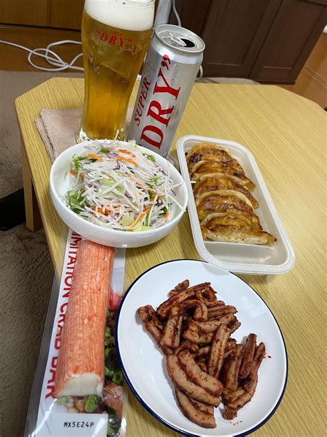 お腹空いてきたので😆 昼呑み部の部活動を宅呑みで スタートします🤗 🍻かんぱ〜い🍻🤗