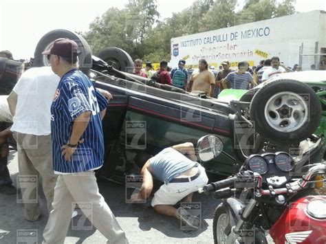 Queda Mujer Grave En Choque Y Volcadura