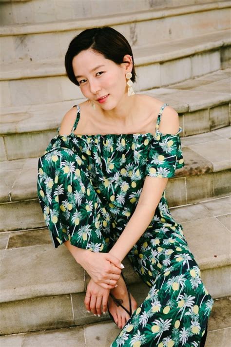 김나영 올 여름 휴양지 패션은 경쾌한 리조트룩 패션서울
