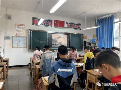 利川忠路小河小学组织开展纪念“九一八”主题教育活动事变历史烈士