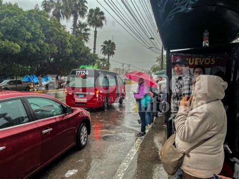 Lluvias en Tijuana causan apagones tráfico y calles encharcadas