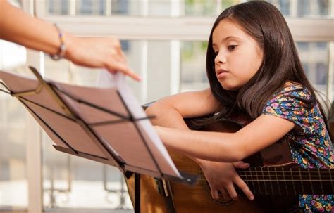 Cours de guitare École de musique CEM Boucherville