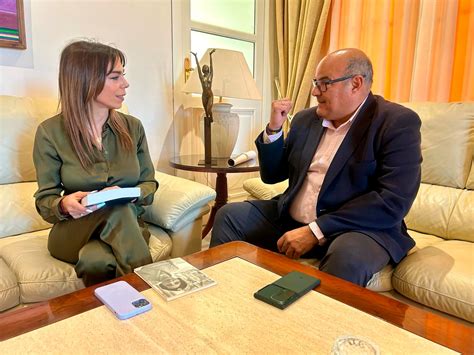 El Alcalde Y La Delegada De Justicia Administración Local Y Función