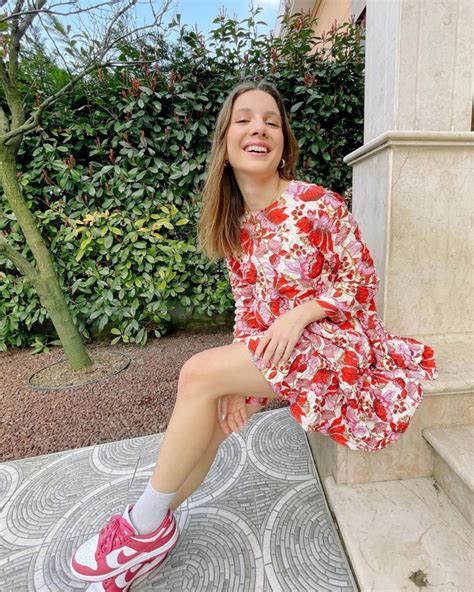 Selena N N Nazl S Dilara Kurtulmu S Per Minisiyle Poz Verdi