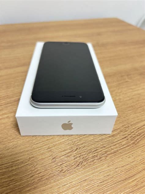 Iphone Se 第2世代 Se2 ホワイト 64 Gb Simフリー By メルカリ