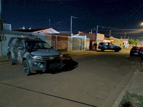 Antes de ser morto em confronto suspeito fez família refém e deu