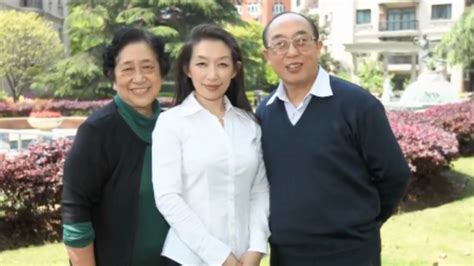 一家两代三个科学家父亲院士母亲教授女儿双博士还开演唱会爱她就真正尊重她 凤凰网