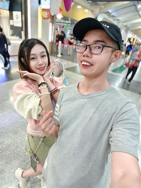 鄧佳華 簡簡 我不會讓任何女生奪走我愛妳的心 我不會讓任何女生奪走我的初夜 希望我的身分證配偶欄是妳的名字 Facebook