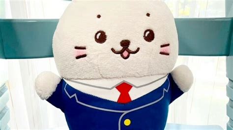 郵便局に“しろたん”の限定グッズ登場！ 配達員姿のぬいぐるみ＆切手フレーム Antenna アンテナ