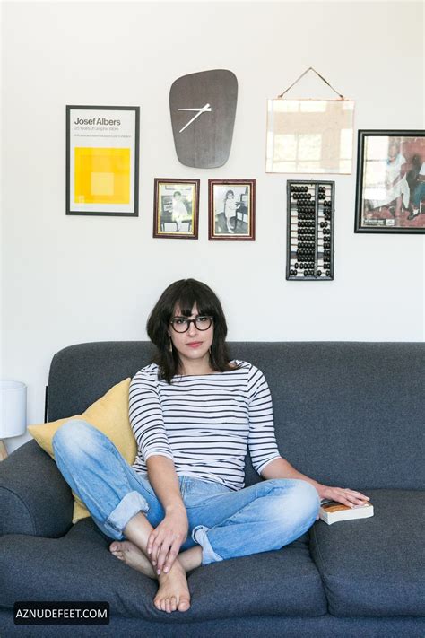 Desiree Akhavan Feet Aznudefeet