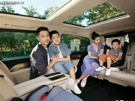 李小萌王雷幸福同框，两儿子胖乎乎，家庭和睦羡煞旁人！生活夫妻明星