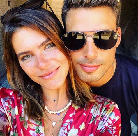 Mariana Goldfarb se declara para Cauã Reymond e casal recebe elogios