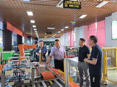 奇台中专领导一行到一技师院参观交流福州第一技师学院