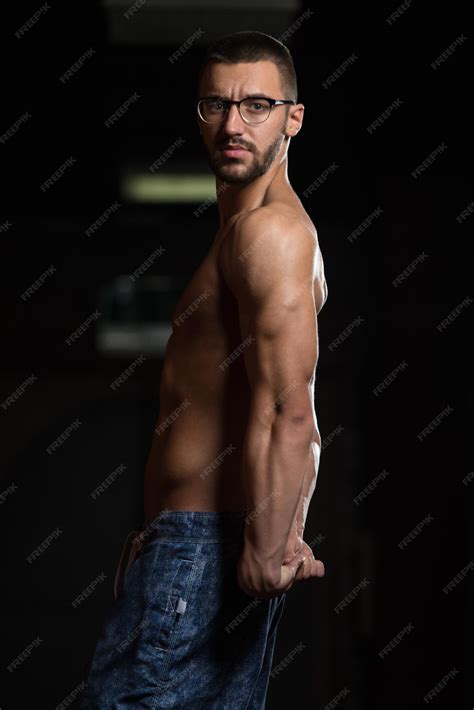 Premium Photo Portrait Of A Young Physically Fit Nerd Man Showing His