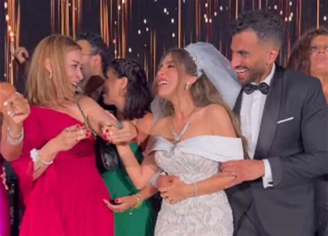 منة شلبي تتصدر التريند بعد رقصها بالصاجات في زفاف منة عدلي القيعي صور