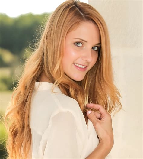 Roberta Berti Kari K Age Videos Photos Bio Wiki Height Weight