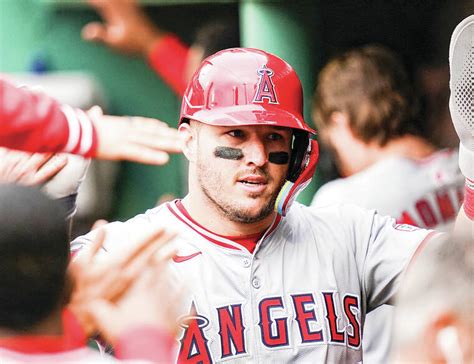 Angels Of Mike Trout To Undergo Knee Surgery Hawaii Tribune Herald