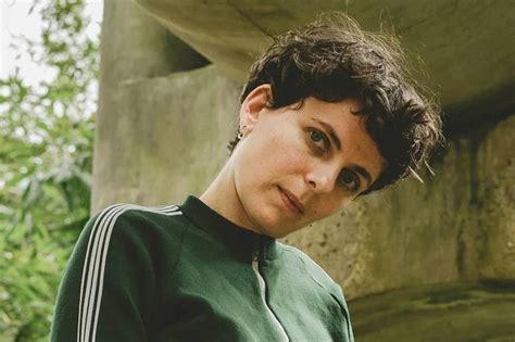 Louise Bentkowski Le Langage A Un Nom Zone Critique