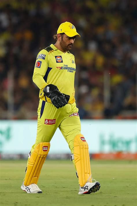 Cricket Fans Lose Their Minds As Legendary Ms Dhoni Is Out For Golden