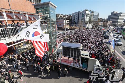 윤 대통령 새해 인사“나라를 지키기 위해 끝까지 싸울 것”드리는 글