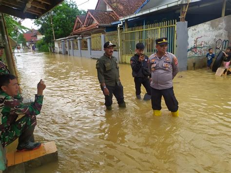 Aktivitas Lumpuh Ribuan Rumah Di Tanjungsari Tasik Terendam Air Banjir