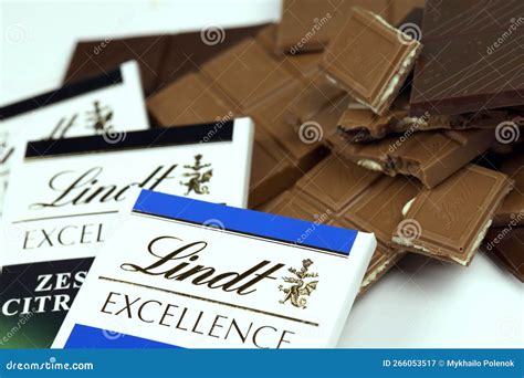 Kyiv Ukraine Pode 4 2022 Comprimidos Marrom De Chocolate De Marca De Luxo Lindt Com Logotipo