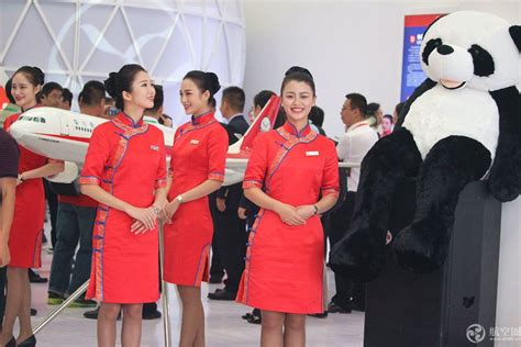 首届四川航展举行 一大波当地美女空姐亮相 空姐 航空圈——航空信息、大数据平台