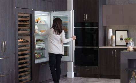Sub Zero 36 Classic Over And Under Refrigeratorfreezer With Glass