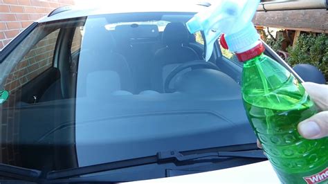 Autoscheiben Streifenfrei Putzen And Reinigen Mit Hausmittel Essig