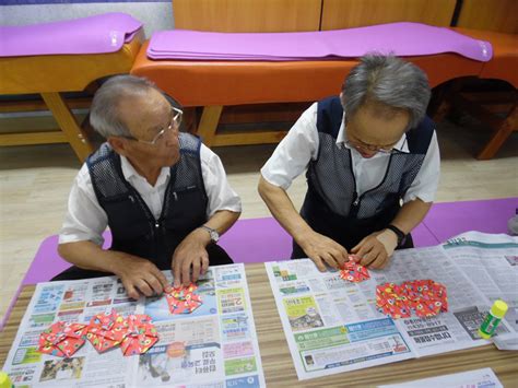 치매예방종이접기반 휴지걸이 만들기 홍천군종합사회복지관