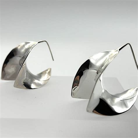 Jacobs The Jewellers Emerging Designers Competition • Round And About