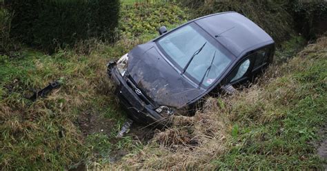 Wéér Een Auto In De Sloot Bij Beruchte Krakkedelbocht In Doornenburg