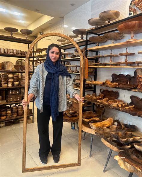 انواع قاب های آینه قدی رو میتونید به ما سفارش بدین قاب اینه چوبی قاب