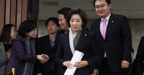 포토 원내대책회의 참석하는 나경원