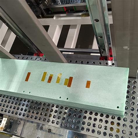 平板自动贴辅料机 PCB板贴辅料机 全自动贴高温胶设备