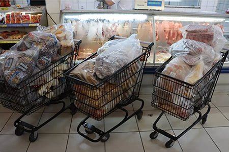 Vigilância Sanitária apreende uma tonelada de alimentos vencidos em SP Metrópoles
