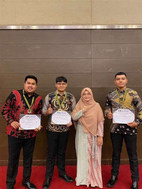 Perdana Tiga Mahasiswa Lulus Sarjana Hukum Di Universitas Islam Riau Tanpa Skripsi Centro Riau