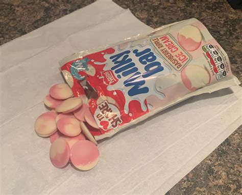 Foodstuff Finds Nestle Milky Bar Raspberry Ripple Ice Cream Morrisons