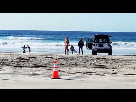 Viejito Se Desnuda En Una Playa Familiar YouTube