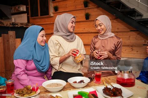 말레이시아에서 하 리 라 야에이 일 핏 리 이 글ulfitr 식사와 축 하 음식에 대한 스톡 사진 및 기타 이미지 음식