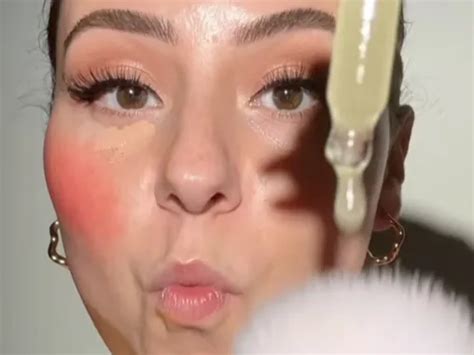 Base Makeup Flawless Dalam Waktu Singkat Simak Tutorialnya