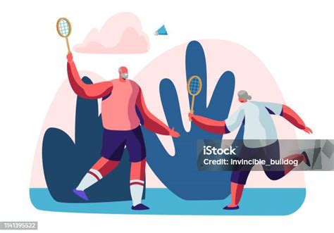스포츠 착용에서 쾌활 한 남성 연금 커플 배드민턴 야외에서 재생 합니다 수석 사람들 건강 한 라이프 스타일과 스포츠 생활 노인 남성은 공원에서 함께 시간을 보낸다 만화 평면