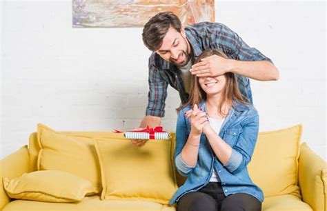 5 Ide Hadiah Spesial Dari Suami Untuk Istri Di Hari Ibu