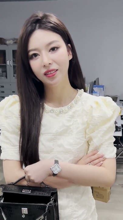 美女老闆邀請我和她同居？美女老闆劇情辦公室戀情shorts Youtube